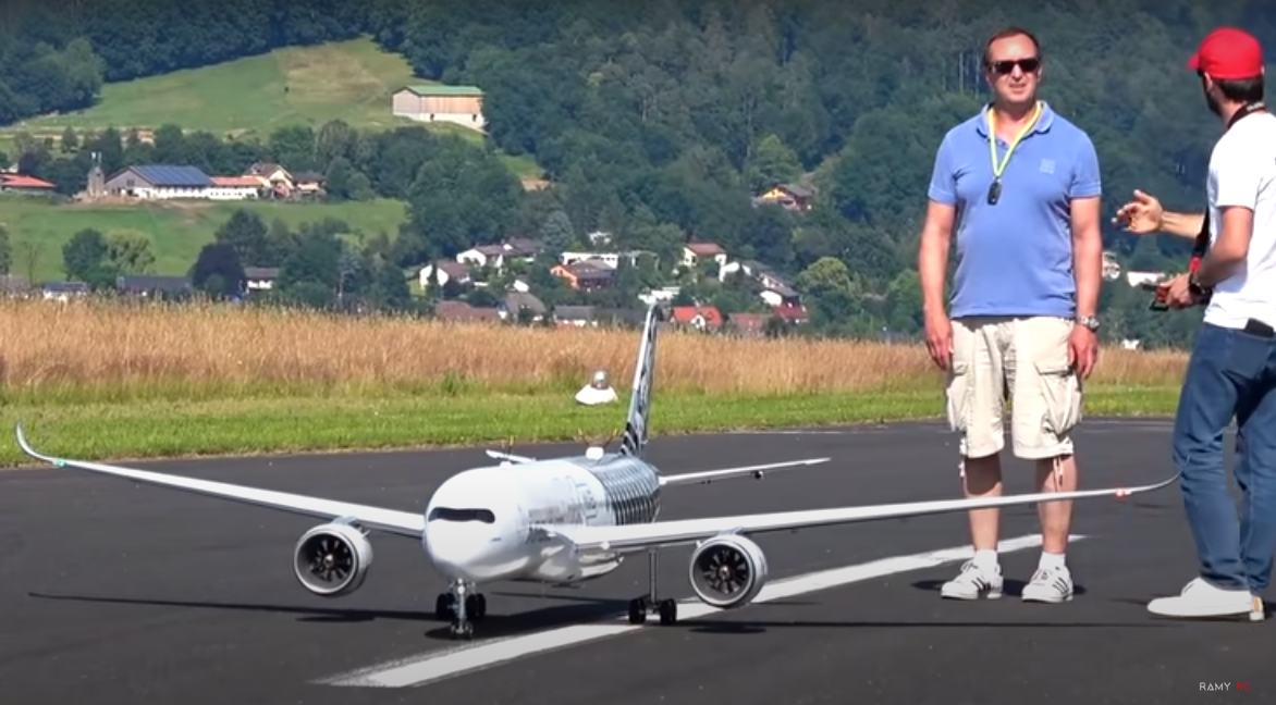 Construindo e voando um Airbus A350XWB RC "Radio Control"